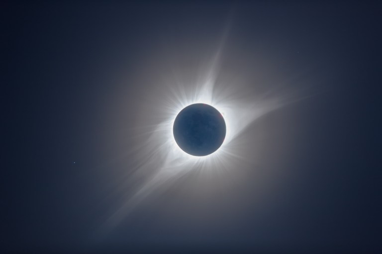 How To Photograph the Solar Eclipses – The Amazing Sky